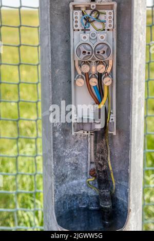 klassische Nullung Kabelübergangskasten Lichtmast Stock Photo - Alamy