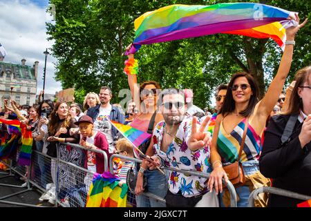 Scenes of the crowd - The Independent marching in the Pride in London ...