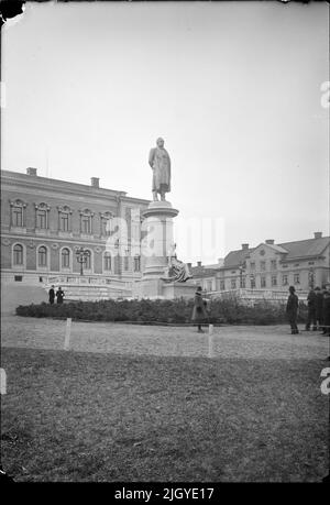 John Börjeson's statue depicting Erik Gustaf Geijer, University Park ...