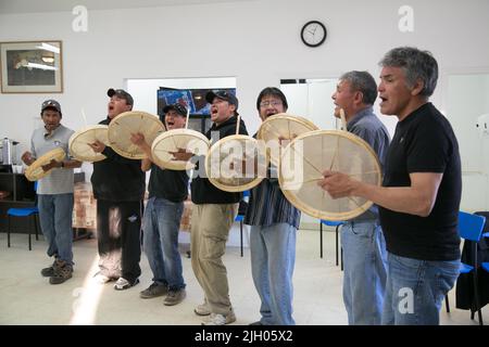 Canada indigenous, Canada First Nations drummers playing a ceremonial ...