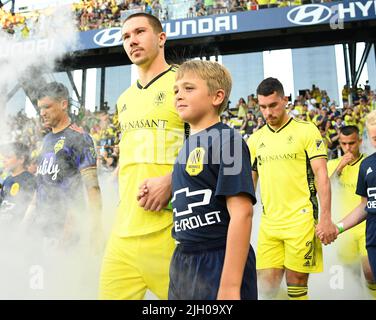 Nashville SC midfielder Alex Muyl (19) warms up before the match ...