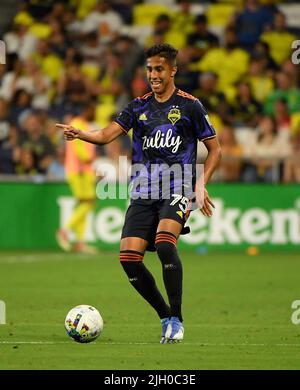 Seattle Sounders midfielder Danny Leyva (75) moves the ball against Los ...