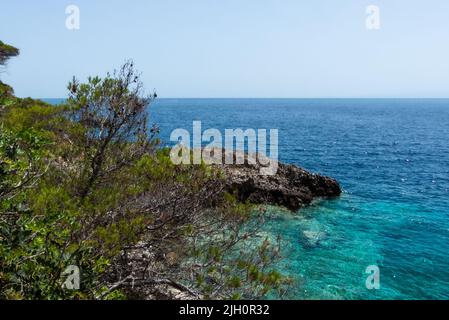 sea, cliffs and beaches in the Quakes islands with a Caribbean sea ...