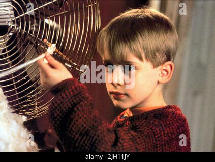 MACAULAY CULKIN, HOME ALONE, 1990 Stock Photo - Alamy