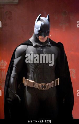 BATMAN BEGINS (2005) CHRISTIAN BALE BBEG 001-033 Stock Photo - Alamy