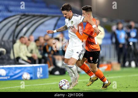 Robin Koch of Leeds United defends the ball Stock Photo - Alamy
