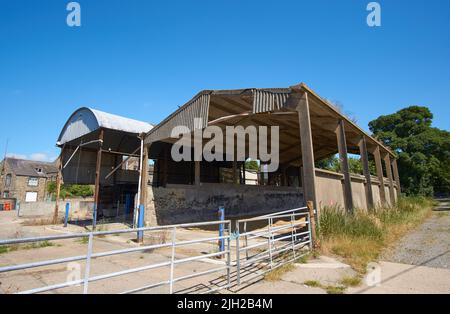 Old abandoned farm barn example Stock Photo - Alamy