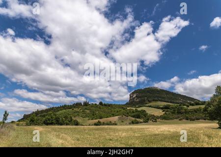 Vue panoramique du plateau calcaire du Combalou Stock Photo - Alamy