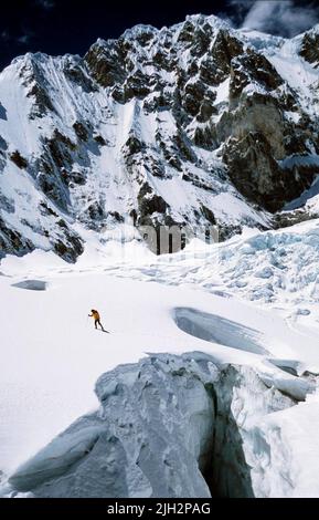 TOUCHING THE VOID, JOE SIMPSON, 2003 Stock Photo - Alamy