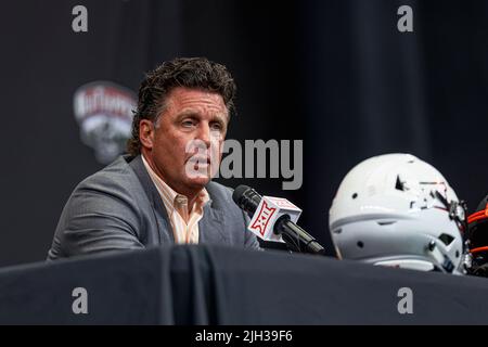 Oklahoma State head coach Mike Boynton speaks to the media during Big ...