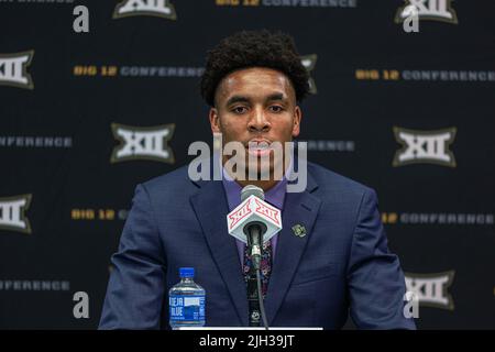 Baylor Bears linebacker Bryson Jackson (7) against the Texas State ...
