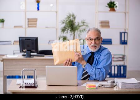 Old businessman employee receiving parcel via Internet Stock Photo - Alamy
