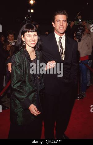 Mel Gibson and wife Robyn Gibson at the premiere of Hamlet on December ...
