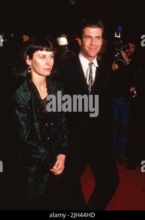 Mel Gibson and wife Robyn Gibson at the premiere of Hamlet on December ...