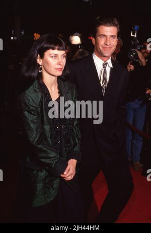 Mel Gibson and wife Robyn Gibson at the premiere of Hamlet on December ...