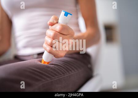 Auto Epinephrine Injector. Patient Doing Leg Injection Stock Photo - Alamy
