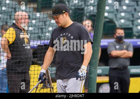 Pittsburgh Pirates first baseman Yoshi Tsutsugo (25) during the second ...