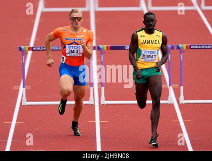 Netherland's Nick Smidt (left) and Jamaica's Kemar Mowatt compete in ...