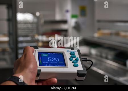 Hand-held Carbon Dioxide Meter measures volume concentration of CO2 ...