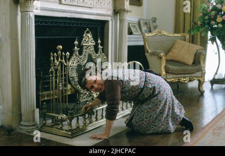 VERA DRAKE, IMELDA STAUNTON, 2004 Stock Photo - Alamy