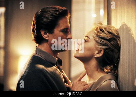 BASIC INSTINCT (1992) MICHAEL DOUGLAS, JEANNE TRIPPLEHORN BSI 004 P ...