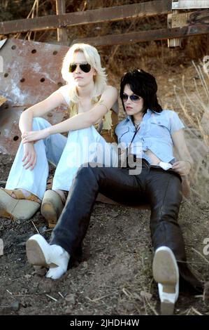 KRISTEN STEWART, DAKOTA FANNING, THE RUNAWAYS, 2010 Stock Photo - Alamy