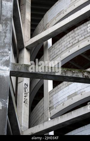 Curved building with construction support Stock Photo - Alamy