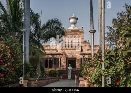 01 05 2018 Sculpture Of Jamshedji Nusserwanji Tata Of Zorashtrian Fire ...