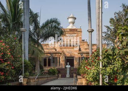 01 05 2018 Sculpture Of Jamshedji Nusserwanji Tata Of Zorashtrian Fire ...