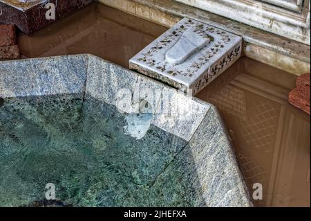 22 Dec 2010 Amrit Kund a holy water tank Gurdwara Nanak Jhira Sahib ...