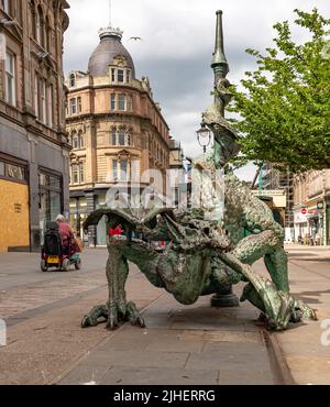 Dragon sculpture in Dundee street Stock Photo - Alamy