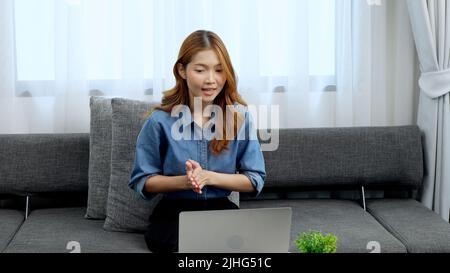 Woman using hands to explain things Stock Photo - Alamy