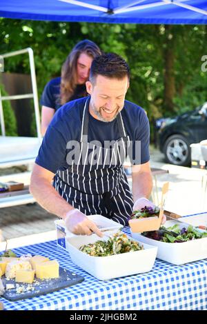 Outdoor Catering staff Stock Photo - Alamy