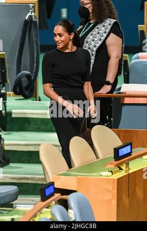 New York, NY - July 18, 2019: Kathy Griffin wearing dress by Oscar de ...