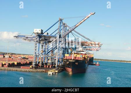 Port of Freeport Bahamas Container shipyard with heavy lifting Cranes ...