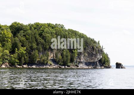 The Champlain thurst fault on Lone Rock Point on Lake Champlain in ...