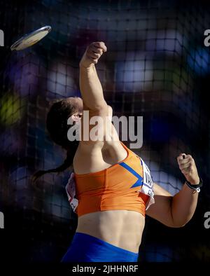 EUGENE - Jorinde van Klinken in action during the discus throw ...