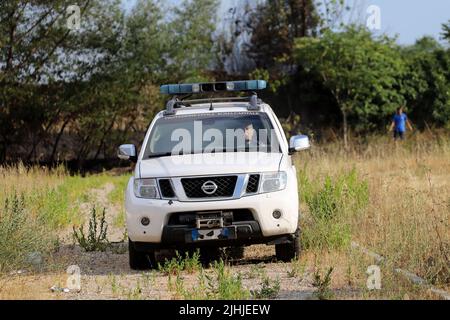 Roma via Teano e via dei Gordiani - incendio Stock Photo - Alamy