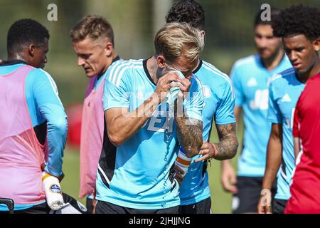 DE LUTTE - Feyenoord players are looking to cool down during a drinking ...