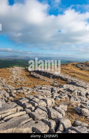 Limestone pavement on Farleton Knott Stock Photo - Alamy