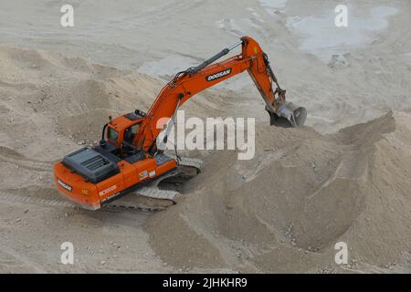 Doosan DX255LC hydraulic excavator, orange Stock Photo - Alamy
