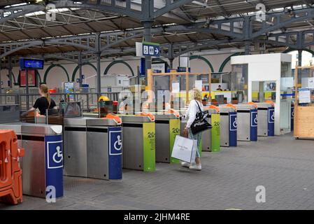 Irish Rail passengers at Dublin Heuston Station waiting for trains on ...