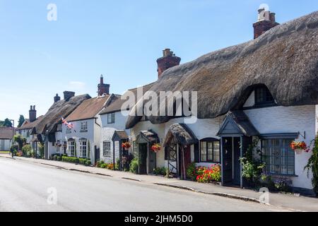 Thatched cottages, Southam Road, Dunchurch, Warwickshire, England ...