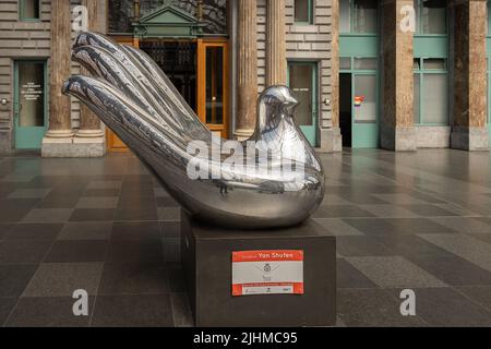 Hand of peace sculpture by Chinese born artist Yan shufen at Antwerp ...