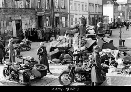 HOLOCAUST SCENE, SCHINDLER'S LIST, 1993 Stock Photo - Alamy