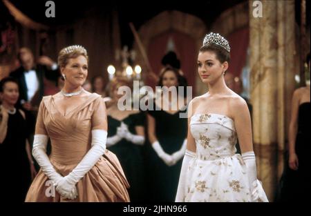 JULIE ANDREWS, ANNE HATHAWAY, THE PRINCESS DIARIES, 2001 Stock Photo ...