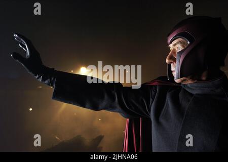 X-MEN: THE LAST STAND Ian McKellen returns as Magneto, a powerful ...