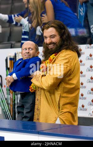 Verne Troyer & Mike Myers Film: Austin Powers: The Spy Who Shagged Me ...