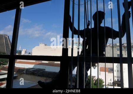 Rappeling man work on external window cleaning service and building ...