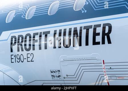 EMBRAER E190-E2 'PROFIT HUNTER' REGIONAL AIRLINER Stock Photo - Alamy